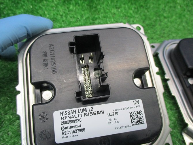 管理№01173 E26 NV350キャラバン キャラバン ZE1 リーフ LED バラスト コンピューター 260558992C /【Buyee】