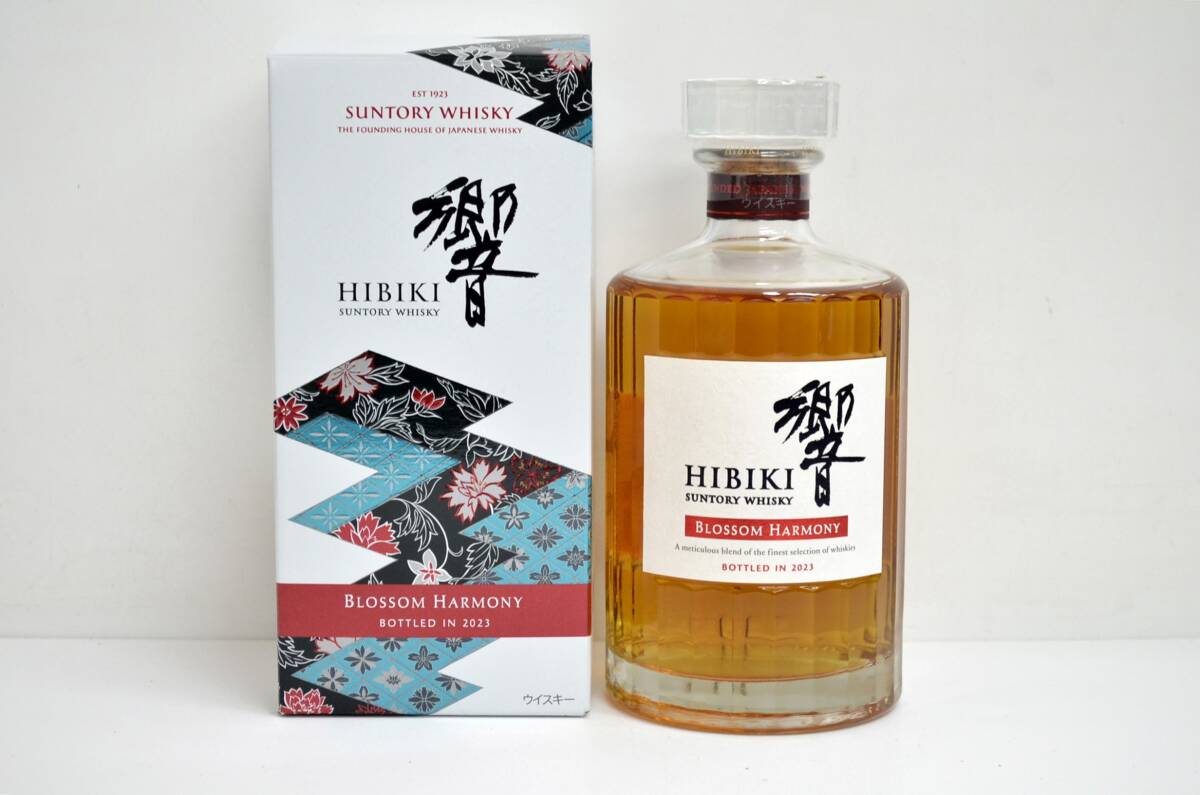T122 / 未開栓 SUNTORY WHISKY HIBIKI サントリー ウイスキー 響 BLOSSOM HARMONY BOTTLED IN 2023 箱付き 700ml 43% ...