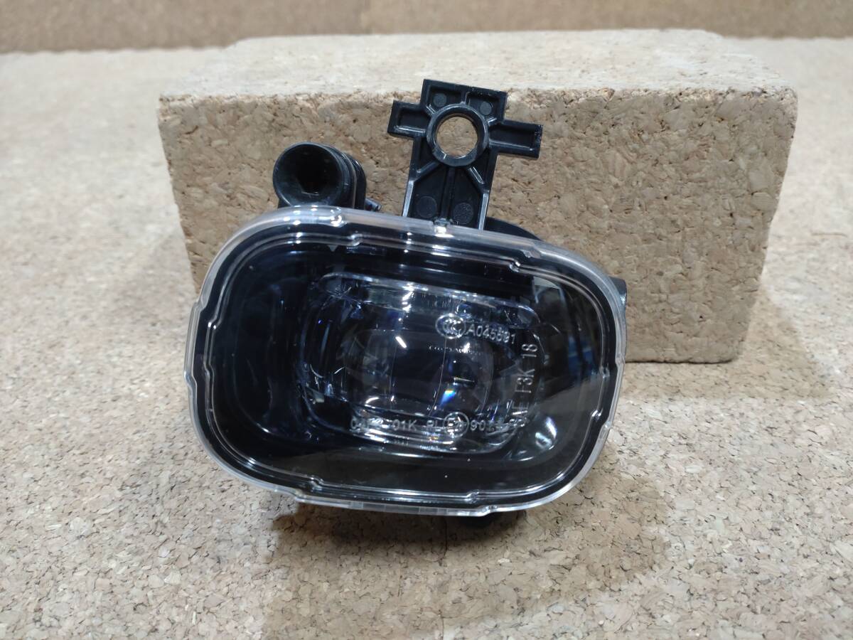 【美品】日産 ノート オーラ キックス エクストレイル E13 FE13 P15 T33 左フォグランプ LED 26155 8990D【R7 ...