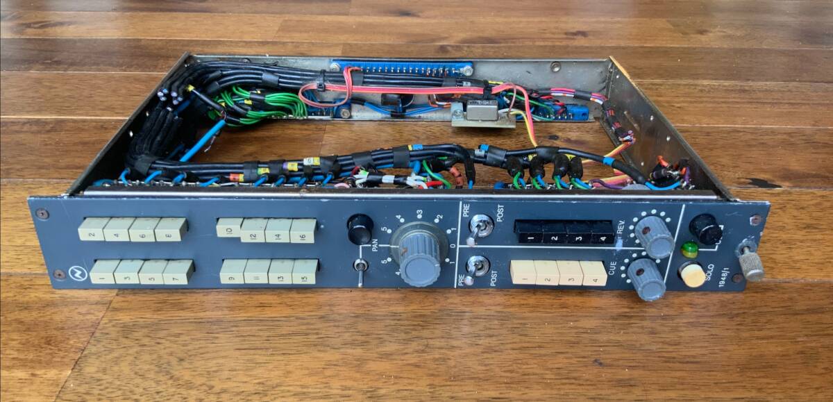 Neve 1948 - ヴィンテージNeveミキシングボードモジュール . Marinair - st Ives Neve 33415 ...
