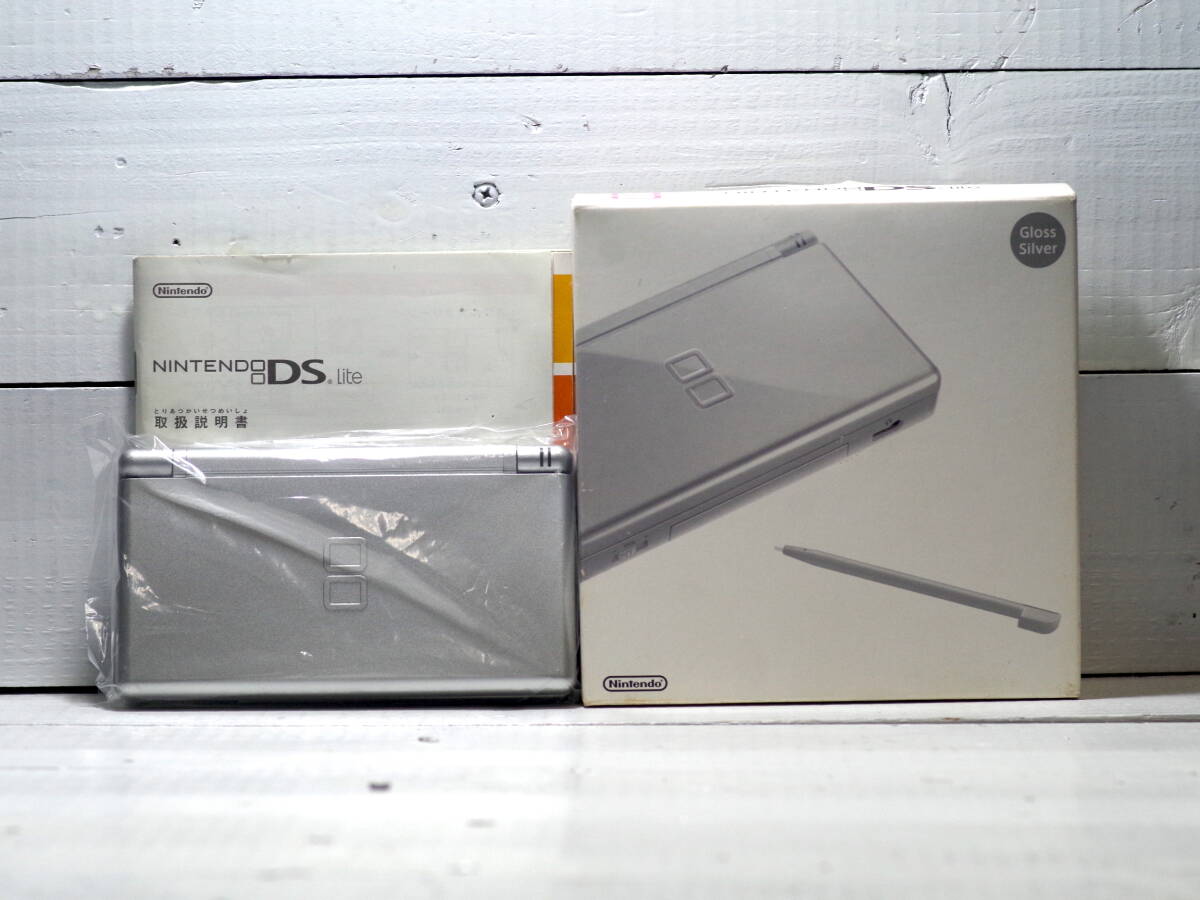 12056【DS Lite】NINTENDO DS Lite グロスシルバー 箱説明書アダプター付 GBA.DCプレイOK!! 現状 60サイズ 0702 /【Buyee】 Buyee ...