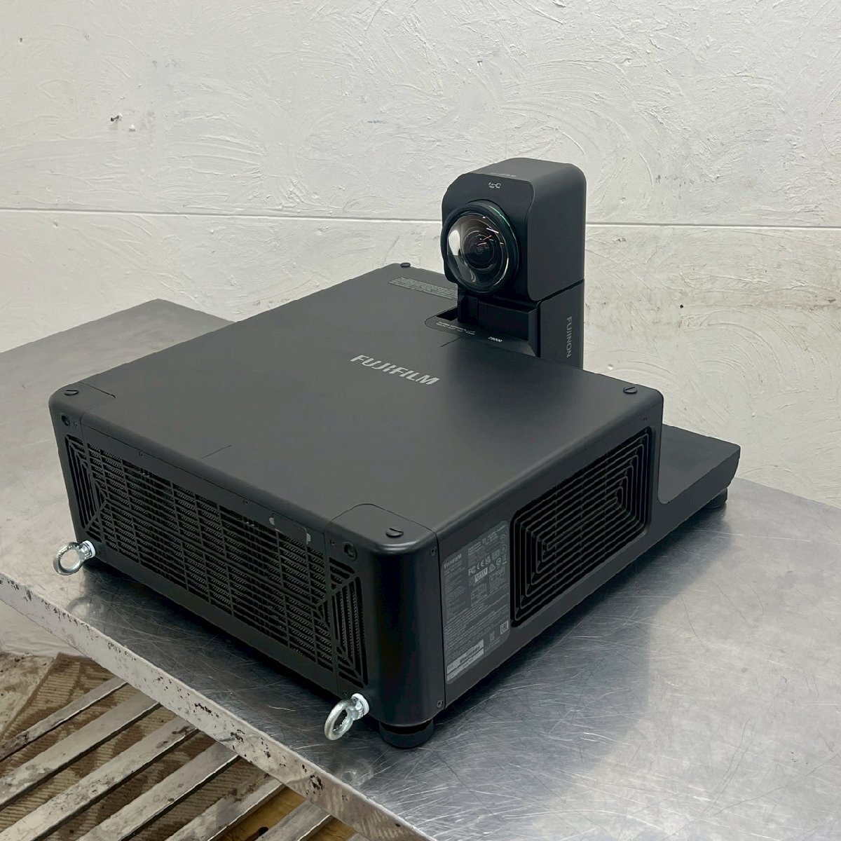 FUJIFILM フジフィルム 空間演出用 プロジェクター FP-Z8000 超短焦点 業務用 3609時間/C9584 /【Buyee ...