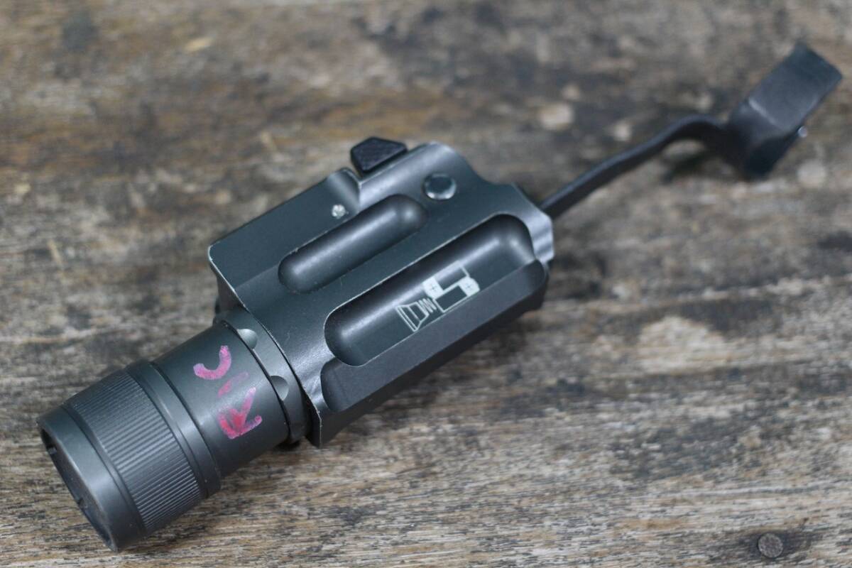 SUREFIRE W114C Military Series WeaponLights P226 ウェポンライト SEAL MLCS ...