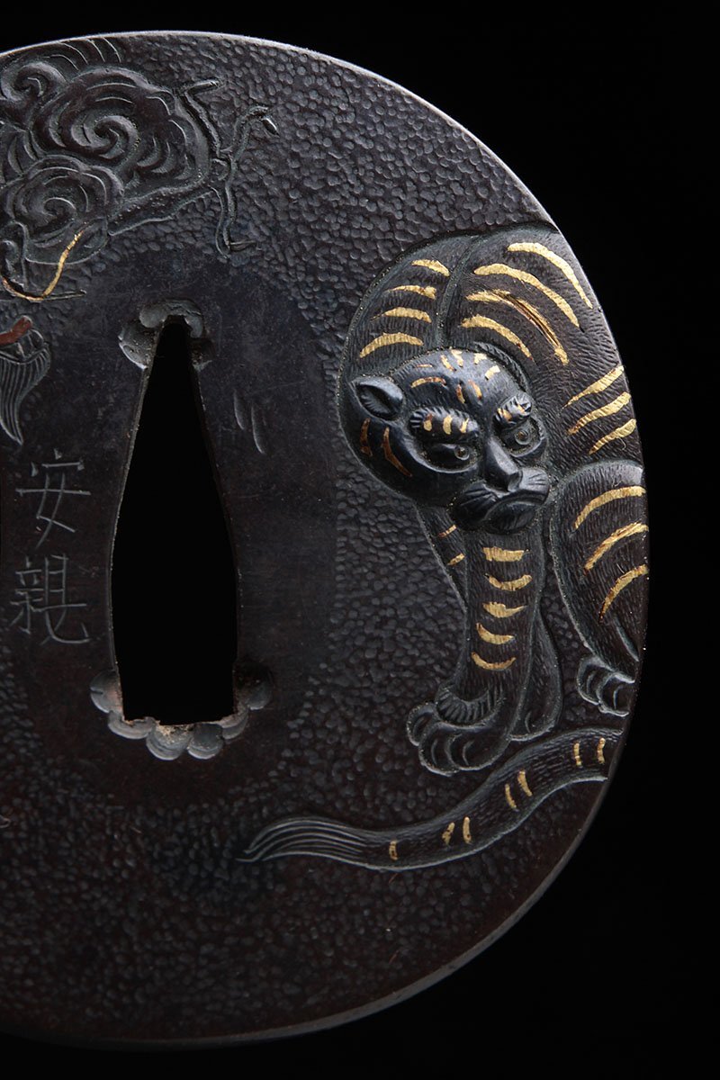 EY656 時代刀装具【銘 土屋安親】赤銅地 肉合彫 金嵌「龍虎図」鍔 縦6.9cm 重122g・古鍔 古金工 古武具 /【Buyee】 Buyee - Japanese Proxy ...
