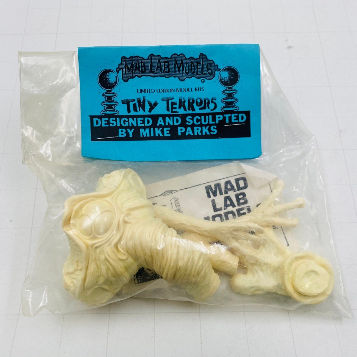新品未組立 MAD LAB MODELS TINY TERRORS War Of The Worlds Martian ガレージ レジン ...