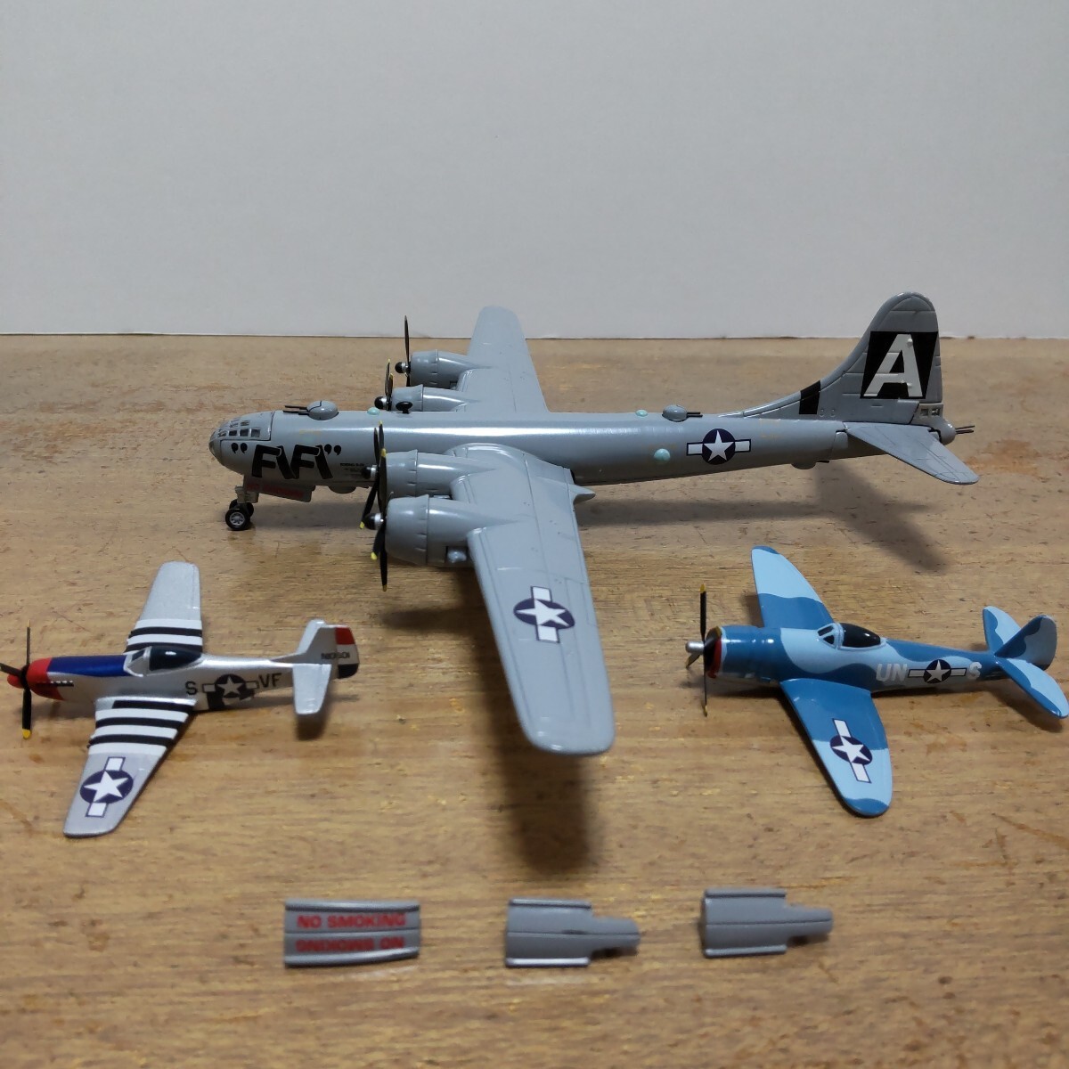 1/144 B-29、P-51ムスタング、P-47サンダーボルト コーギー Aviation Archive B29 ’FIFI ...