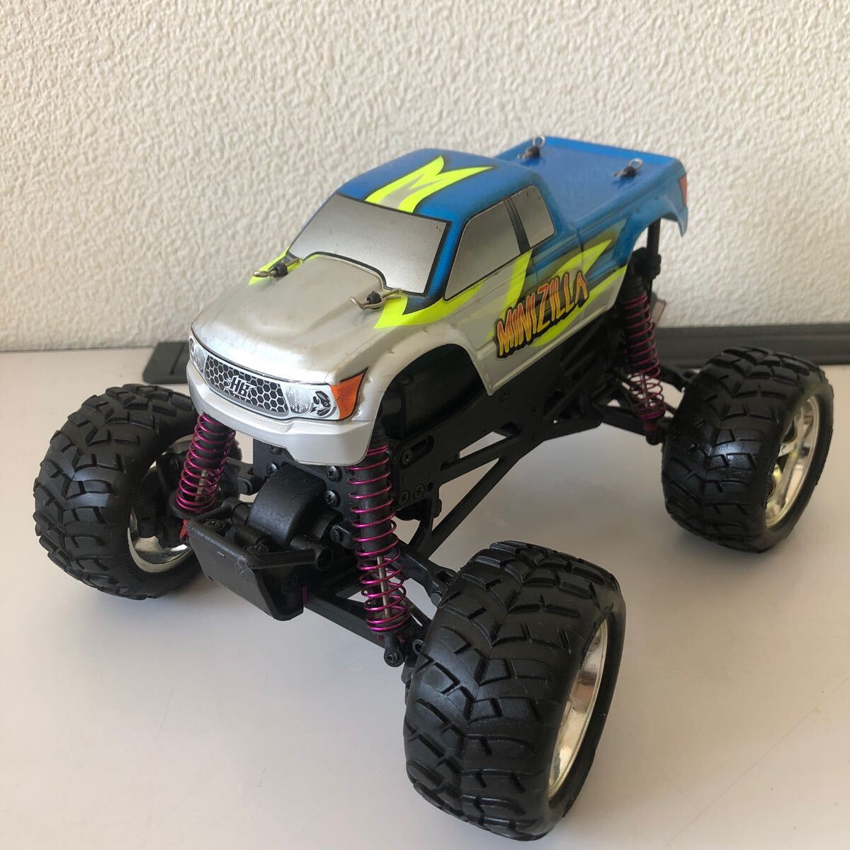 HB HOT BODIES ラジコン MINIZILLA ミニジーラ 詳細不明 本体のみ 動作未確認のためジャンク品 長期保管品 ...