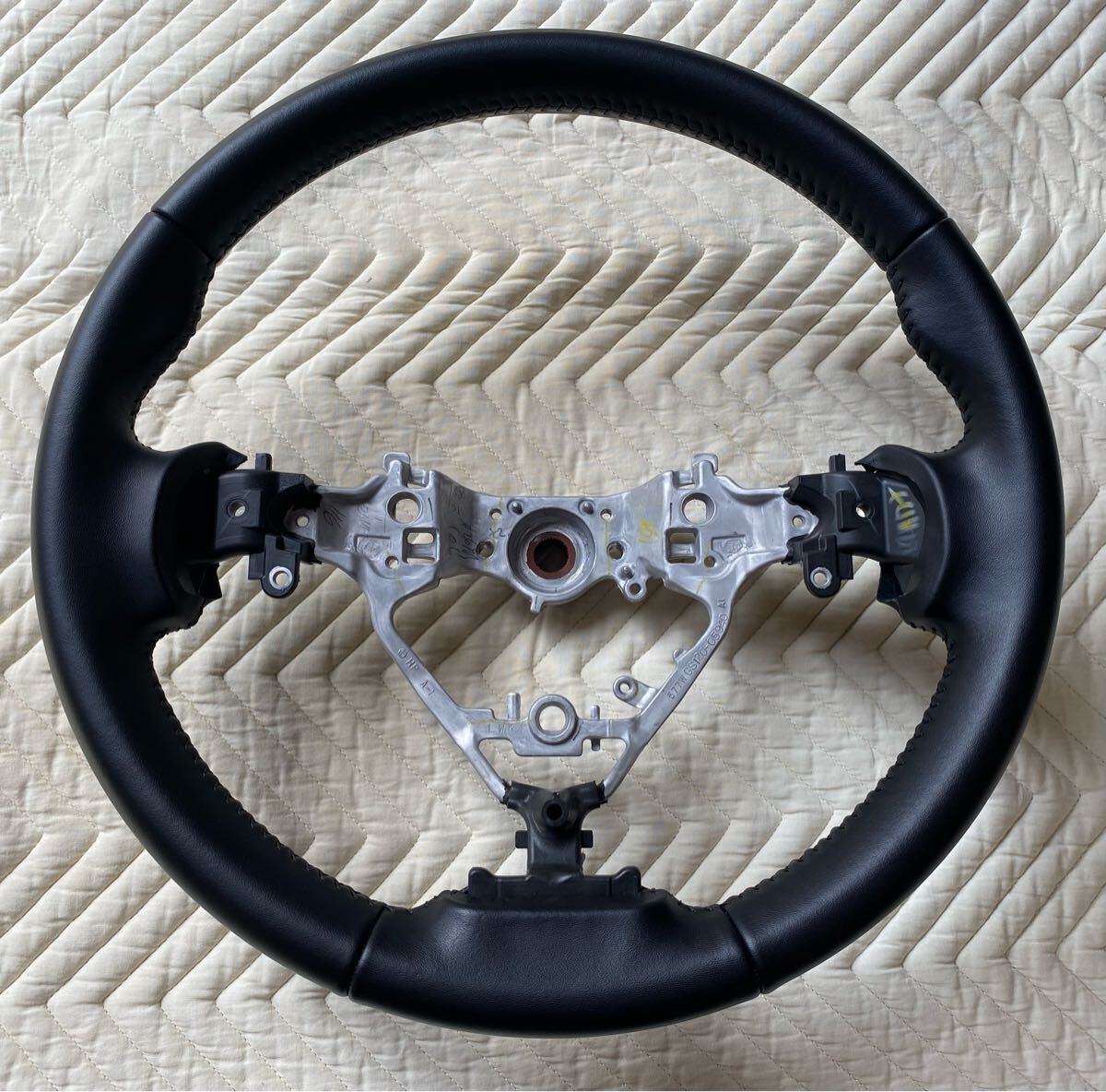 【新車納車時外し・現状販売】TOYOTA トヨタ 純正 ステアリング GS120-05940 60ハリアー 80ノア・ヴォクシー エスクァイア レザー ブラック /【Buyee】 Buyee ...