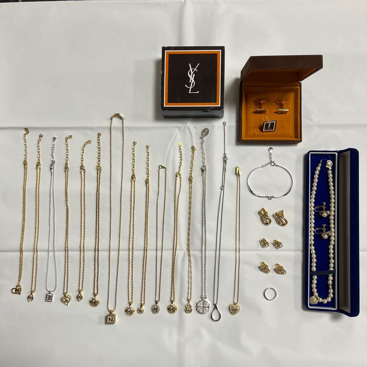 【超豪華22点】美品多数 送料一律600円 パール Yves Saint Laurent NINA RICCI THE KISS Calvin ...