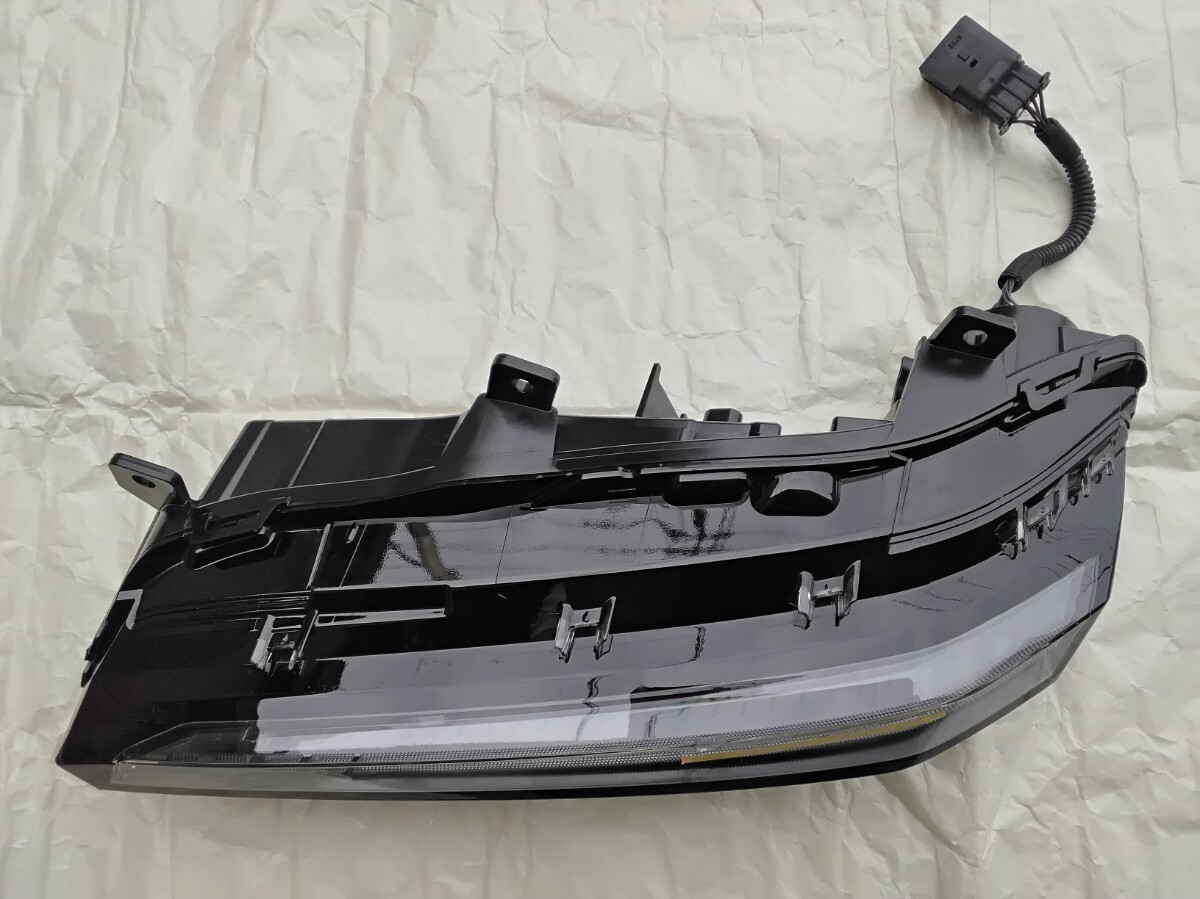 ★中古美品☆ PUUGEOT・プジョー純正 308（P51・P52）LEDフォグランプ/デイライト/イルミランプ 右:9835230880 ...