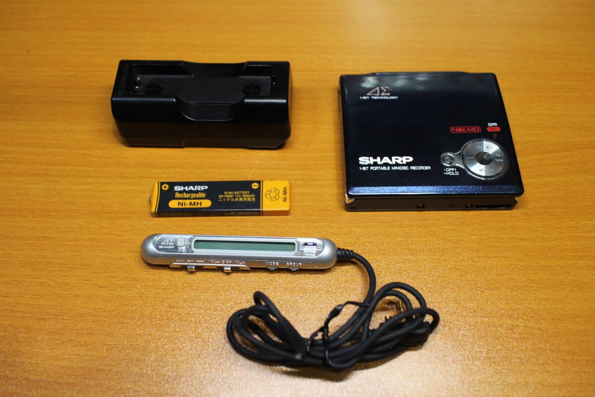 SHARP シャープ 1ビットポータブルMDプレーヤー レコーダー IM-DR80-B 本体/ガム電池1個/充電器/他 /【Buyee ...
