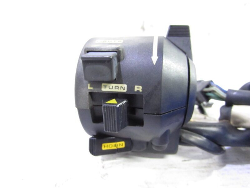 CBX750F RC17 希少!! 純正 左 ハンドルスイッチBOX 実動車外し 検※ CBR400F NC17 CB750F RC04 RC01E インテグラ ボルドール 156K37 ...