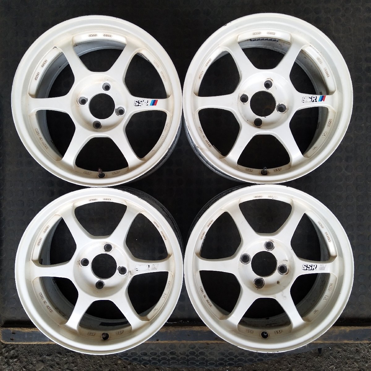T4-162【4本価格】【15x6.5J 4x100 ET+30 ハブ67】SSR・コンパクトカー等・店頭引取可能・適格請求書発行可能 ...