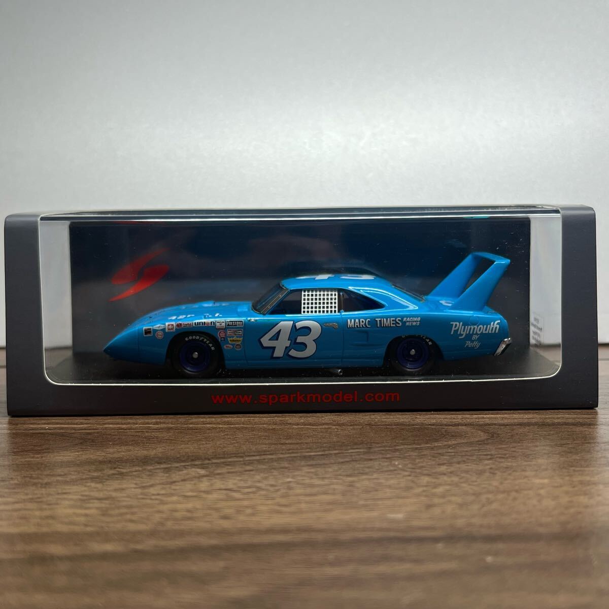 Spark スパーク 1/43 Plymouth Superbird No.43 Winner Riverside 400 1970 ...