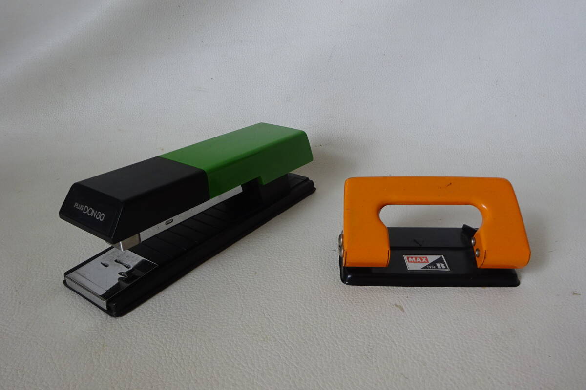 事務用品 文房具【①PLUS STAPLER DON80 大型ホチキス×グリーン、②MAX TYPE B 2穴パンチ×オレンジ】計2点セット☆中古☆昭和レトロ /【Buyee】 Buyee ...