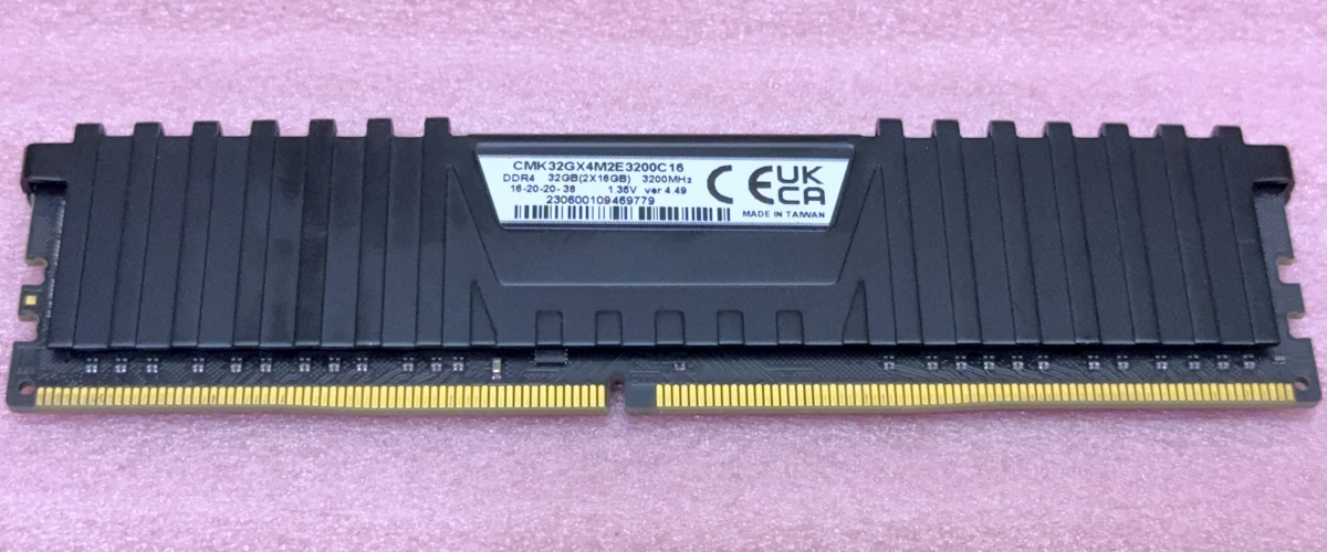 Corsair VENGEANCE CMK32GX4M2E3200C16(一枚のみ) *PC4-25600/DDR4-3200 288Pin DDR4 UDIMM 16GB 動作品 ...