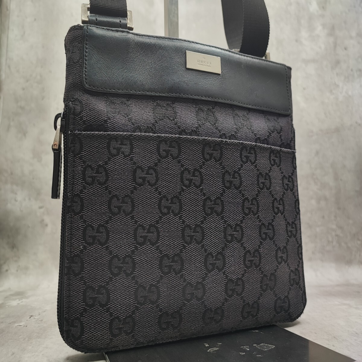 極美品/マチあり GUCCI グッチ メンズ GGキャンバス ショルダーバッグ サコッシュ ボディ ロゴプレート 本革 レザー 黒系 ブラック系 /【Buyee】 Buyee ...