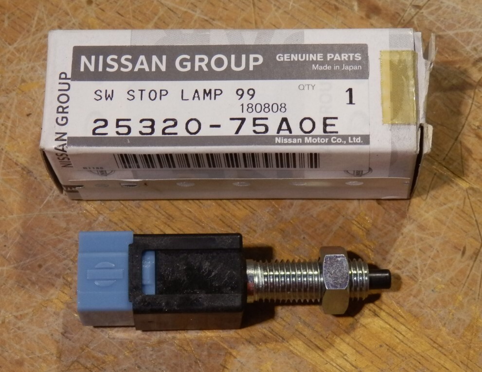 送料600円 未使用 日産 純正 ストップランプ スイッチ 25320-75A0E(25320-75A00 E24 K30 C32 C33 ...