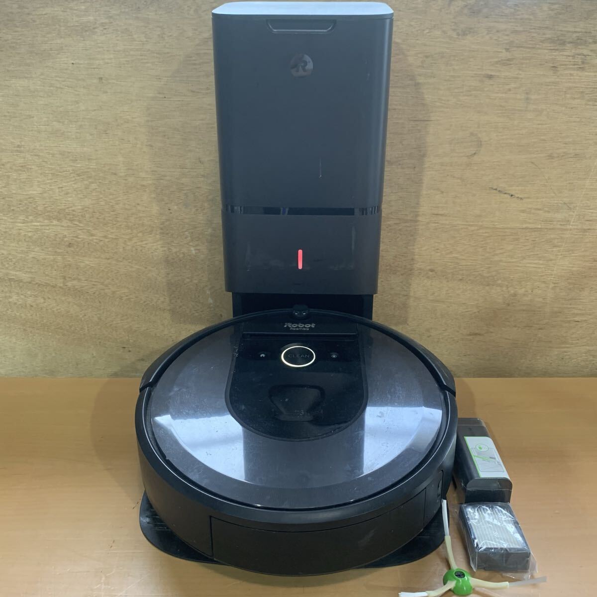 【売り切り】iRobot(アイロボット) ロボット掃除機 Roomba i7 ルンバ i7 家電 クリーンベース RVB-Y1 /【Buyee ...