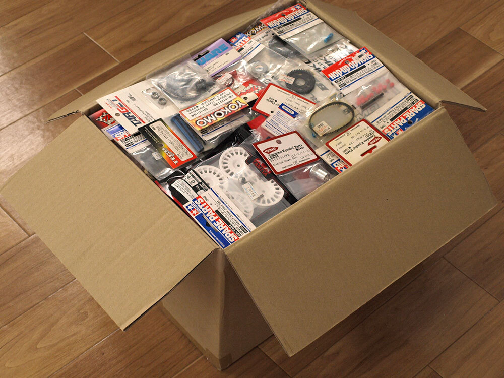 【M1766】ジャンク ほぼラジコン関連部品 まとめてセット 中古品 JUNK（RC タミヤ ヨコモ 京商 充電器 タイヤ HPI ヒロボー ...