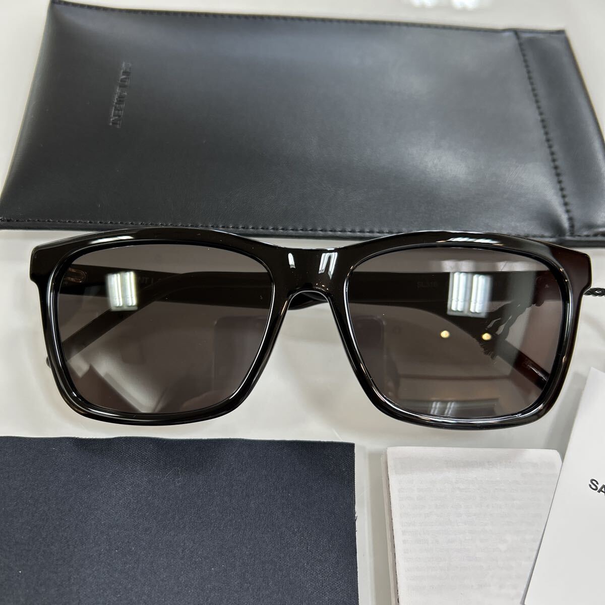 在庫入れ替え割引SALE! 定価44,000円SAINT LAURENT サンローラン SL 318 001 SL318 正規品 新品 ...