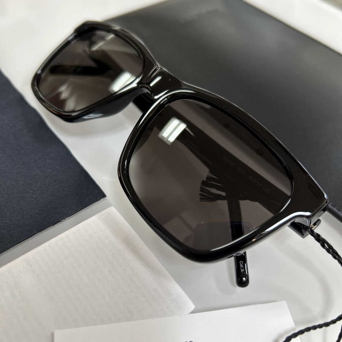 在庫入れ替え割引SALE! 定価44,000円SAINT LAURENT サンローラン SL 318 001 SL318 正規品 新品 ...