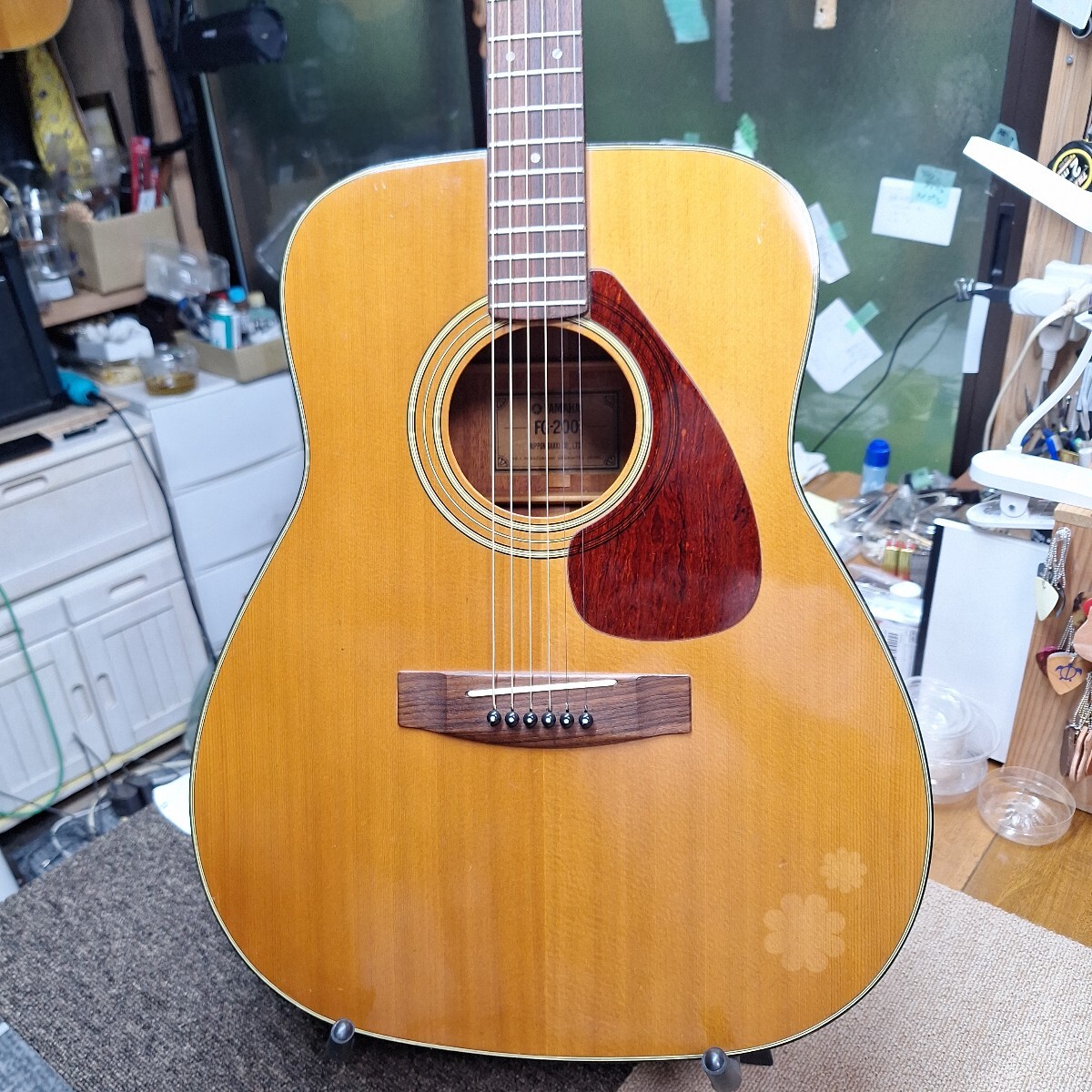 ヤマハ FG-200 竹原ピストル氏愛用でお馴染みのFG-200、エントリーモデルながら迫力のサウンドを奏でます。ネックコンディションも、上々 ...
