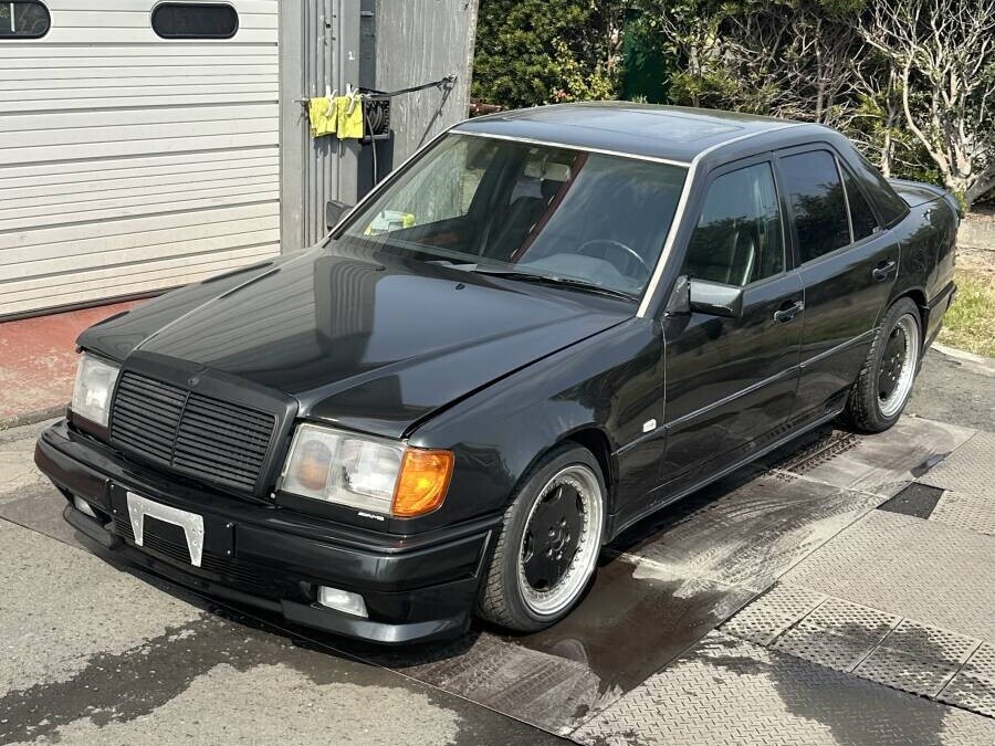 メルセデス・ベンツ W124 AMG 300E 3.4 AMG コンプリートカー 左ハンドル リストアベース 不動車 右前へこんでます 書類有 ...