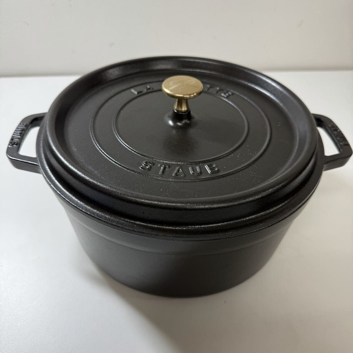 STAUB（ストウブ） ラウンドココット26㎝ ホーロー鍋 ブラック現状品／1円スタート /【Buyee】 Buyee - Japanese ...