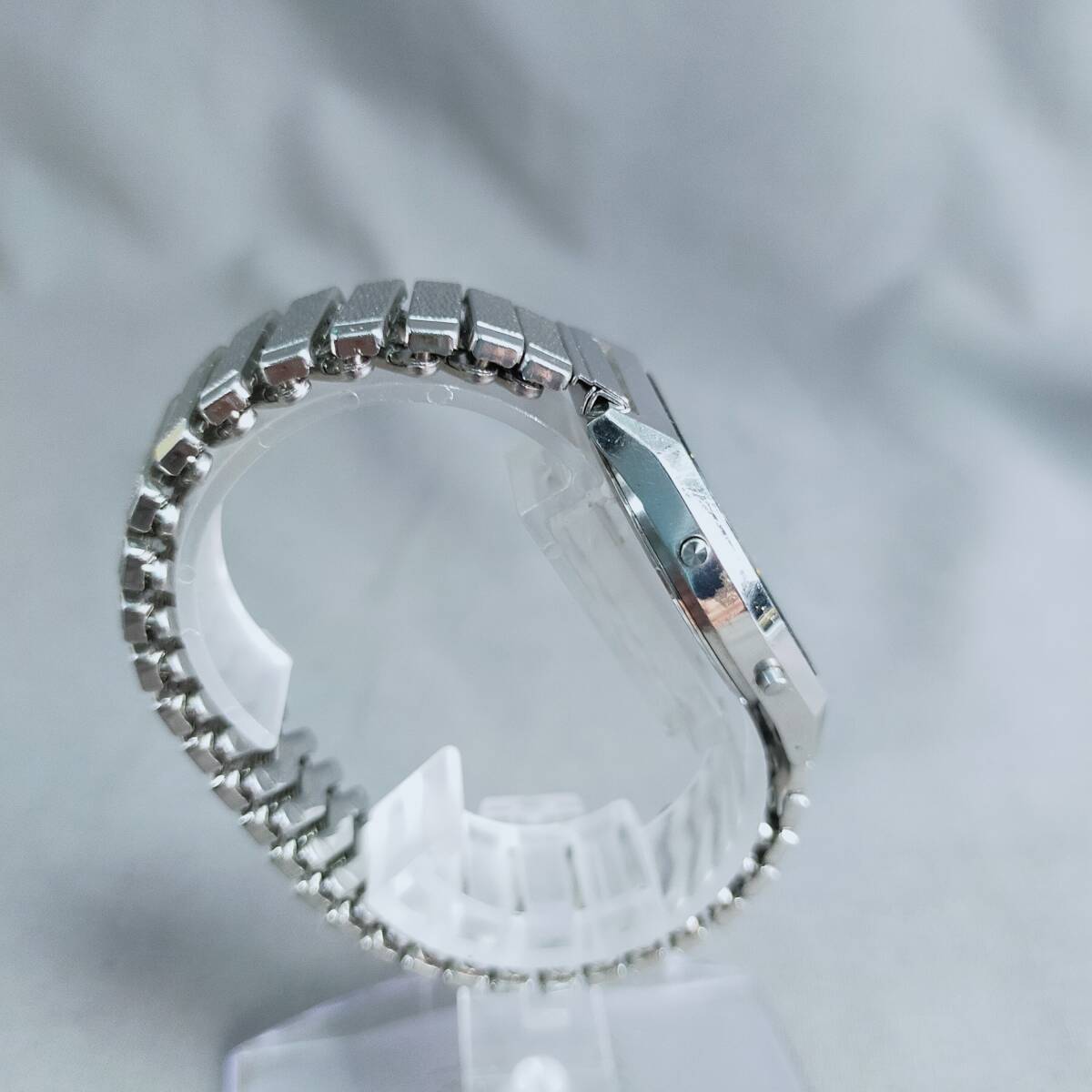 5712/10 GJ72812 ALBA QUARTZ Y729-4000 CHRONOGRAPH デジタル 腕時計 電池交換済 稼働 ...
