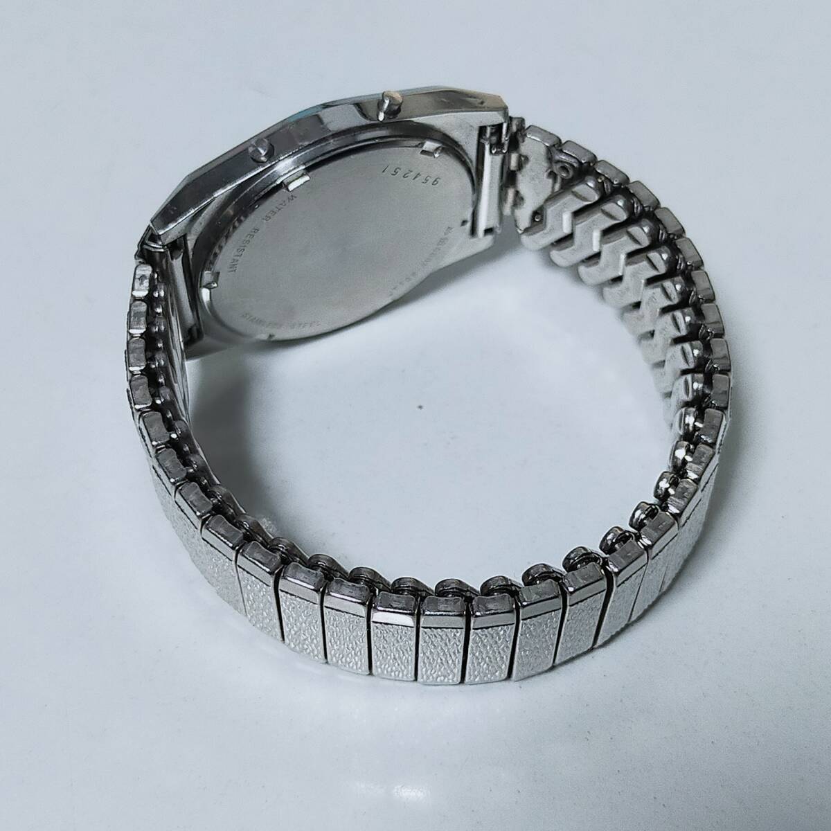 5712/10 GJ72812 ALBA QUARTZ Y729-4000 CHRONOGRAPH デジタル 腕時計 電池交換済 稼働 ...