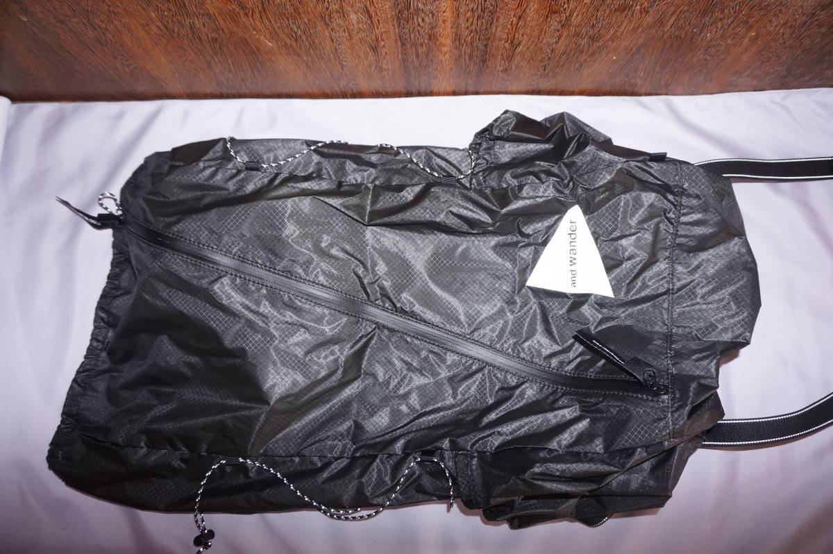 アンドワンダー and wander sil daypack(軽量シルナイロン製バックパック)/シル デイパック/チャコール 新品 ...