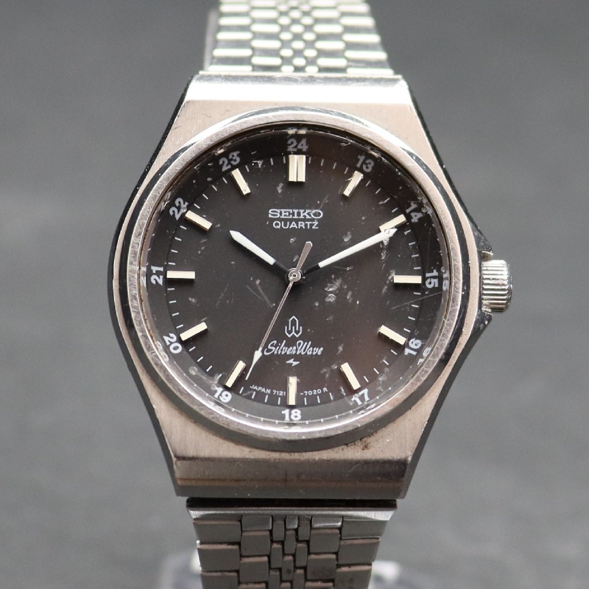 SEIKO Silver Wave セイコー シルバーウェーブ 7121-7020 シングルクォーツ 24時表示 黒文字盤 亀戸工場製 純正ブレス メンズ腕時計 /【Buyee】