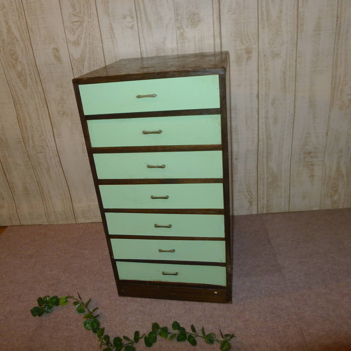 ll214 **ヴィンテージ** レトロな書類棚 古木 小引き出し 整理棚 道具箱 グリーン×茶 アンティーク 古道具 什器 パーツケース/140 /【Buyee】