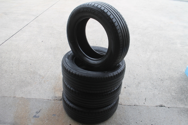 中古品 トーヨー プロクセス CF2 SUV 225/65R17 102H 225-65-17 4本 2016年 2017年 レクサスNX RAV4 ハリアー CX-5 CX-8 エクス ...