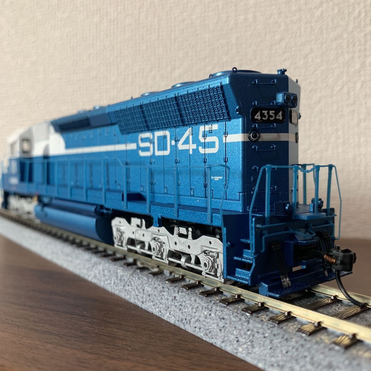 【特別価格】【Broadway Limited Imports】HOゲージ EMD SD45, Demo 4354 DCC サウンド搭載 ブロードウェイリミテッド #4286 /【Buyee ...