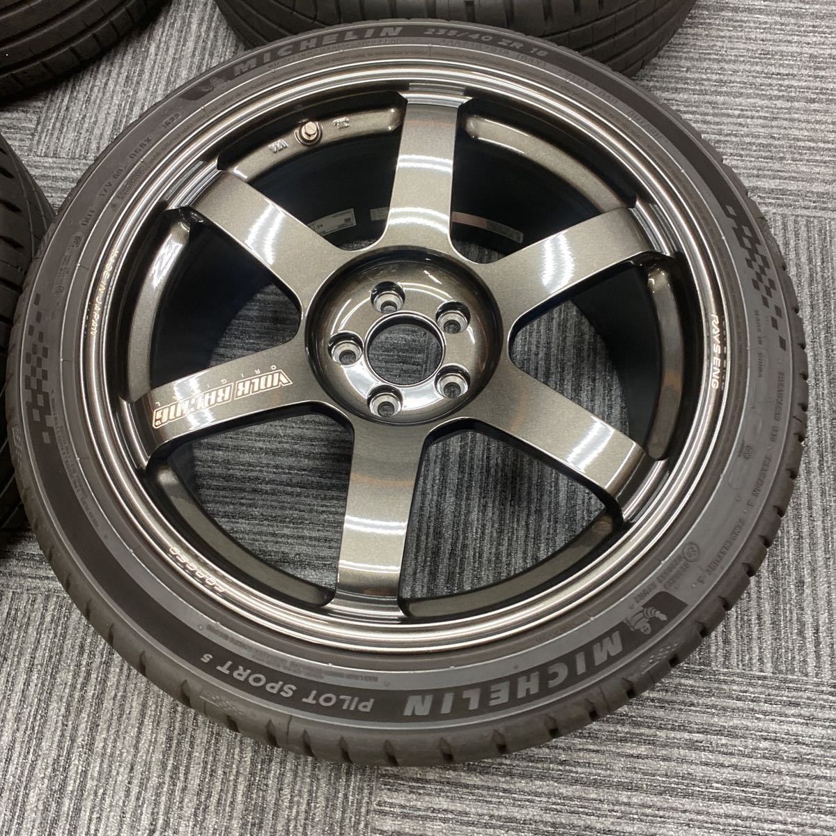 超美品 GR86 BRZ 86 ZN6 ZN8 ZC6 ZD8 TE37 SAGA 18インチ 9J +39 5穴 PCD100 ミシュラン パイロットスポーツ5 225/40R18 235 ...