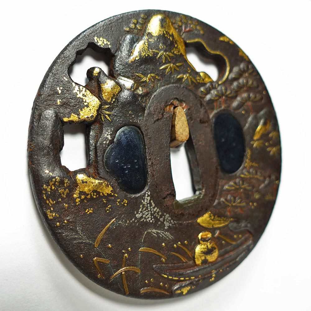 【鐔83】鉄地丸形川漁図透大鐔 無銘 色絵象嵌 高肉彫 毛彫 両櫃孔赤銅埋 細密金工 8.5cm 大鍔 中国故事？ 桐箱入 /【Buyee ...