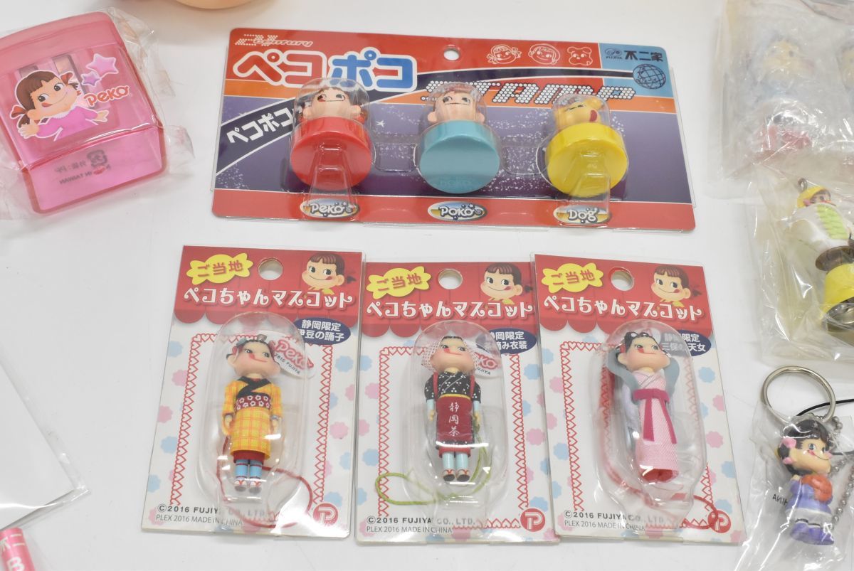 (685M 1213T7)1円～ ペコちゃん グッズ 54点セット ピンバッチ ハンカチ キーホルダー ペン 他 まとめて 当時物 コレクション /【Buyee】 Buyee ...