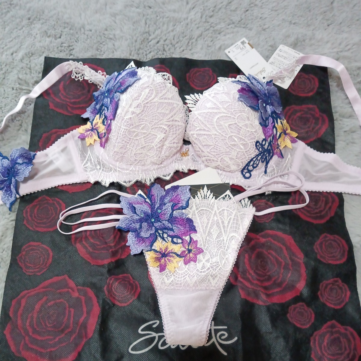 新品タグ付き Wacoal salute ワコール サルート 72 ペルー E70 ブラジャー ソング Mサイズ Tバック Tショーツ タンガ 上下セット /【Buyee】 Buyee ...