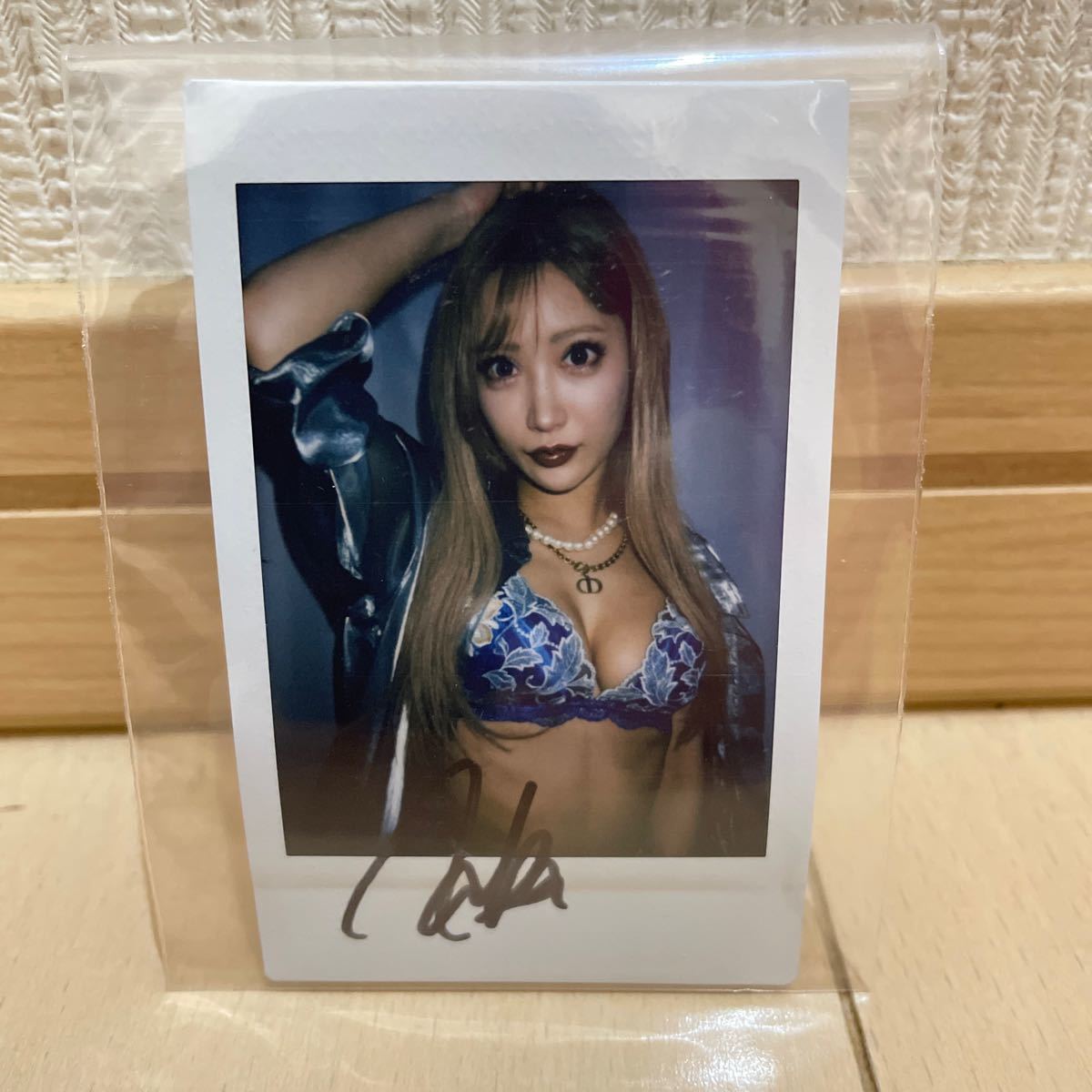 送料無料 AIKA 直筆サイン入りチェキ 下着 ② セクシー女優 /【Buyee】 Buyee - Japanese Proxy Service | Buy from Japan!