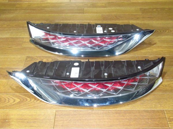シトロエン/DSオートモビル DS7クロスバック純正 テールランプ テールライト 9815722580-00 / 9815722680-00 ...
