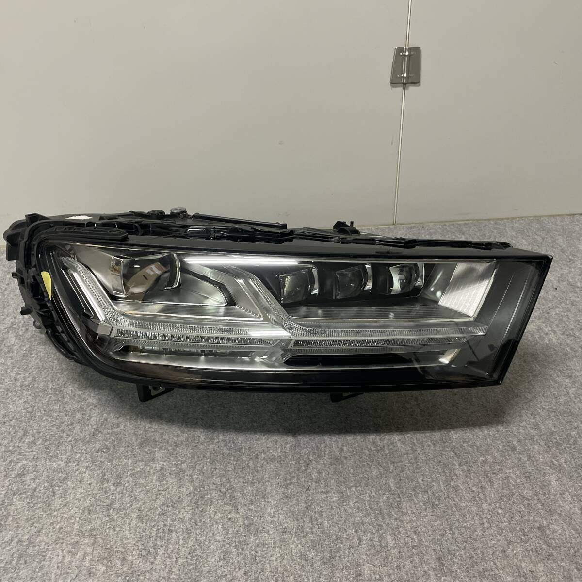 6gK1779 Audi アウディ Q7 4M ヘッド ライト ランプ 右 R マトリックス LED 4M0 941 036 784 フロント ...