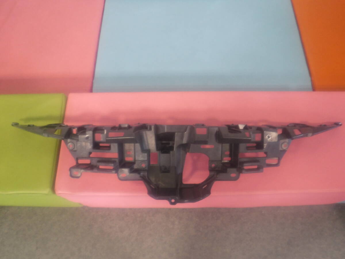 トヨタZWE211WカローラツーリングZRE212W純正フロントグリル ベース ラジエーターグリル53114-12240インナーZWE214W ...