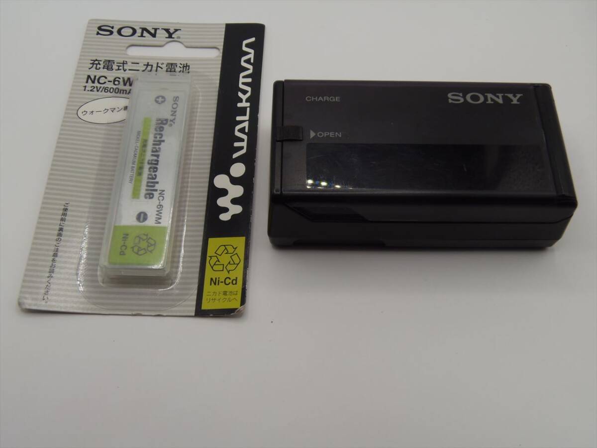 ★☆希少 新未使用 SONY WALKMAN ソニー ウォークマン ガム型電池 NC-6WM 1.2V / 600mAh & 専用充電器☆★ ...