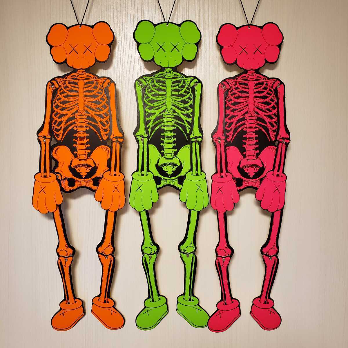 OriginalFake KAWS HALLOWEEN SKELETON ORNAMENT 2007年 3色セット 50cm カウズ ...