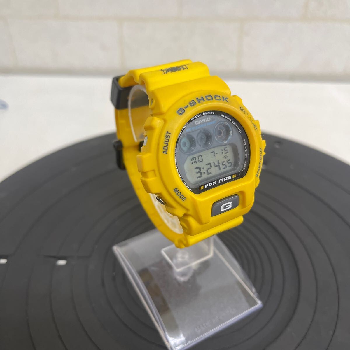 SG710. 18. G-SHOCK DW-6900H-9 スラッシャー イエロー Gショック 右サイド割れあり 清掃 電池交換済み 動作確認 ...