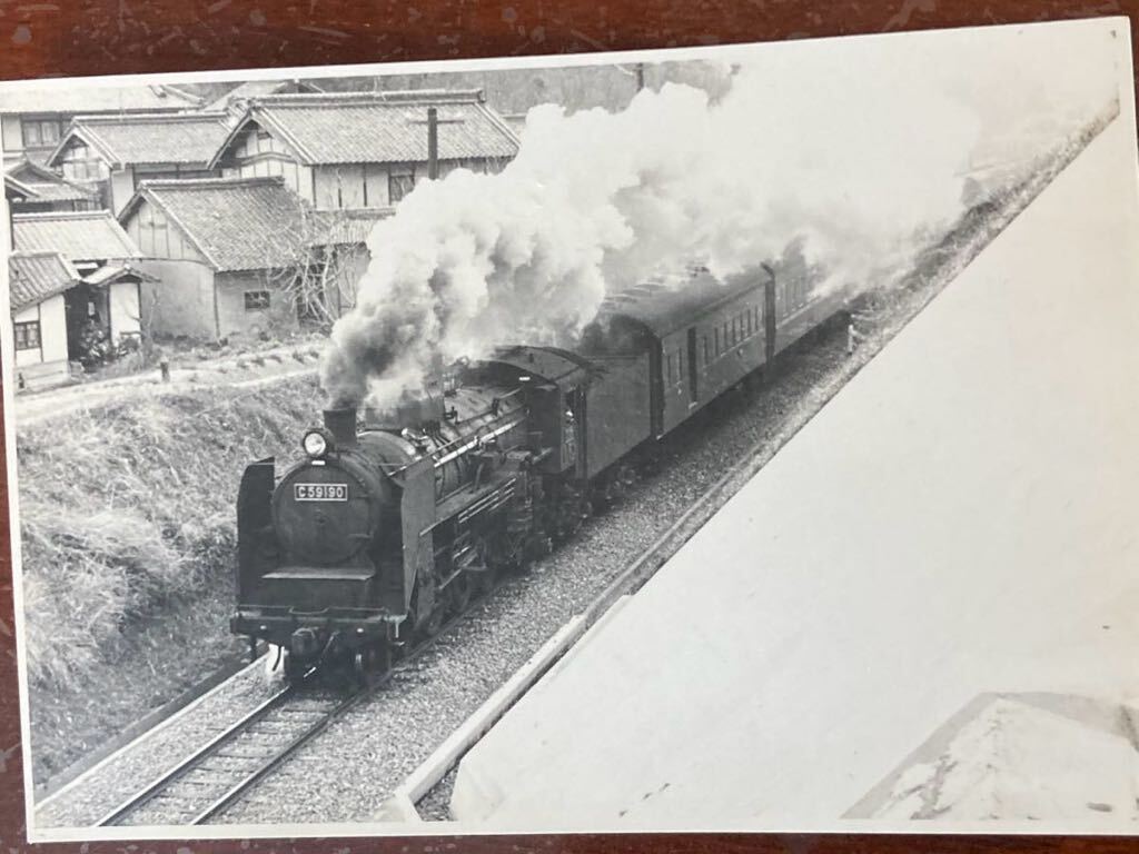 昭和鉄道写真：呉線走行中のC59 190[糸崎]牽引客レ。1964年撮影。場所不明。8.5×12.5㎝。 /【Buyee】 Buyee - Japanese Proxy Service ...