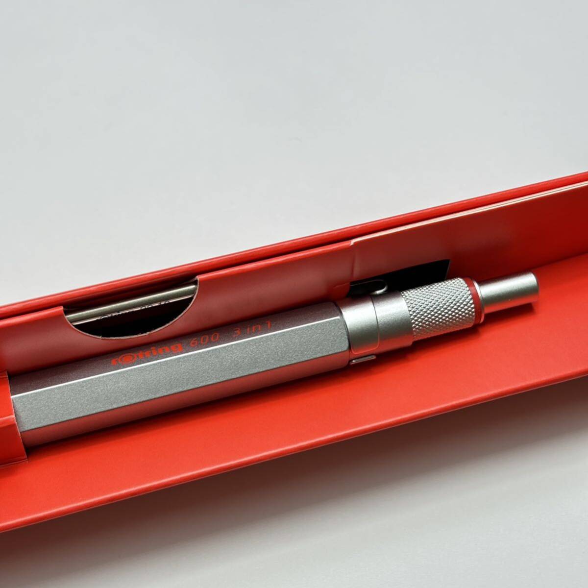 【新品未使用】文具店在庫品 ロットリング rOtring 600 3in1 シルバー シャープペン ボールペン 赤、黒 マルチペン 複合筆記具 ...