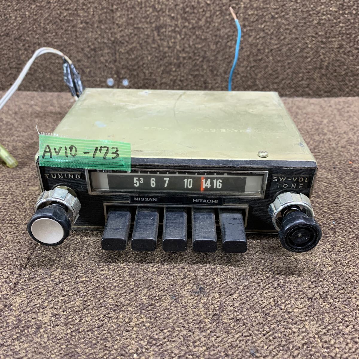 AV10-173 激安 カーステレオ NISSAN HITACHI TM-701 7 TRANSISTOR RADIO チューナー 通電未確認 ...